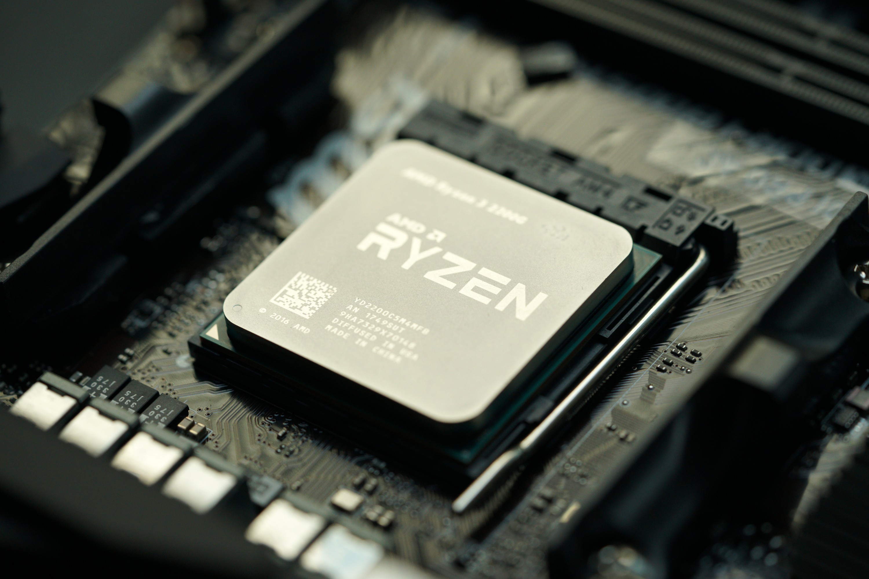 AMD Ryzen Gen2 ชิปขั้นสูงสำหรับงานออกแบบ และ Data Center ขนาดเล็ก